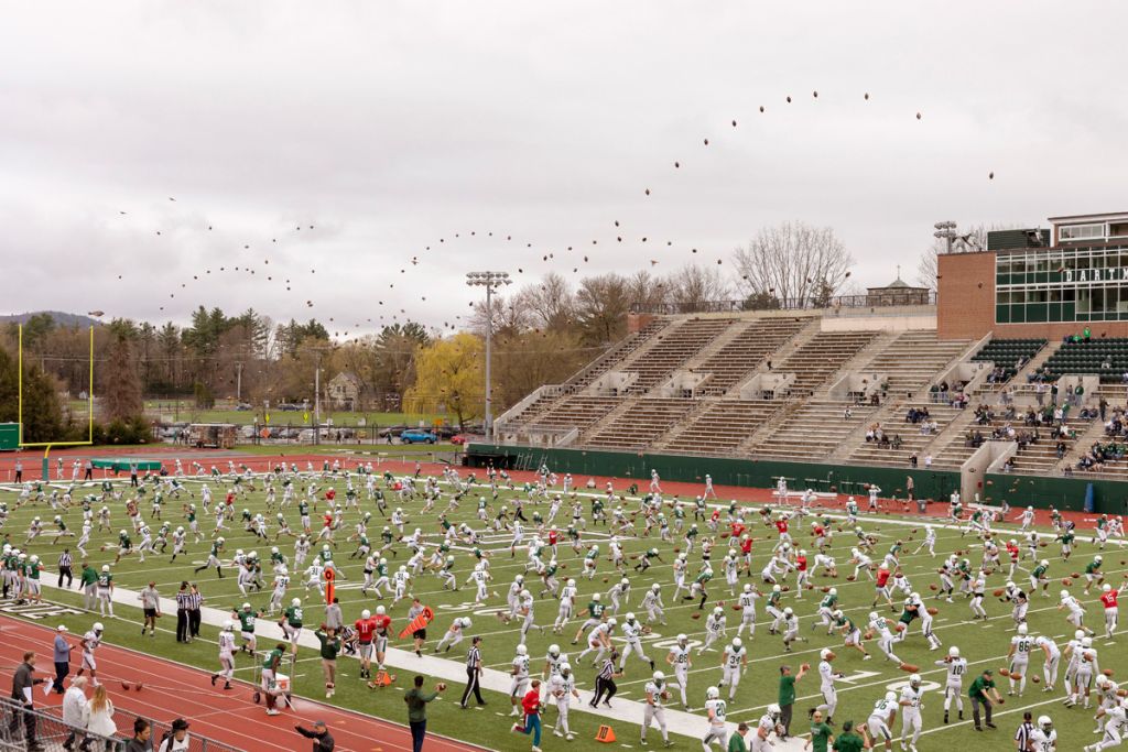 Dans l’œil de Pelle Cass : déchiffrer le chaos d’un terrain de sport