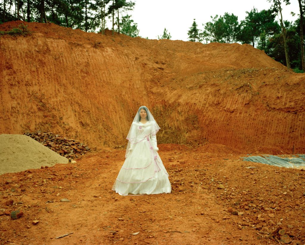 À Arles, Lahem raconte les craquelures de la Chine moderne