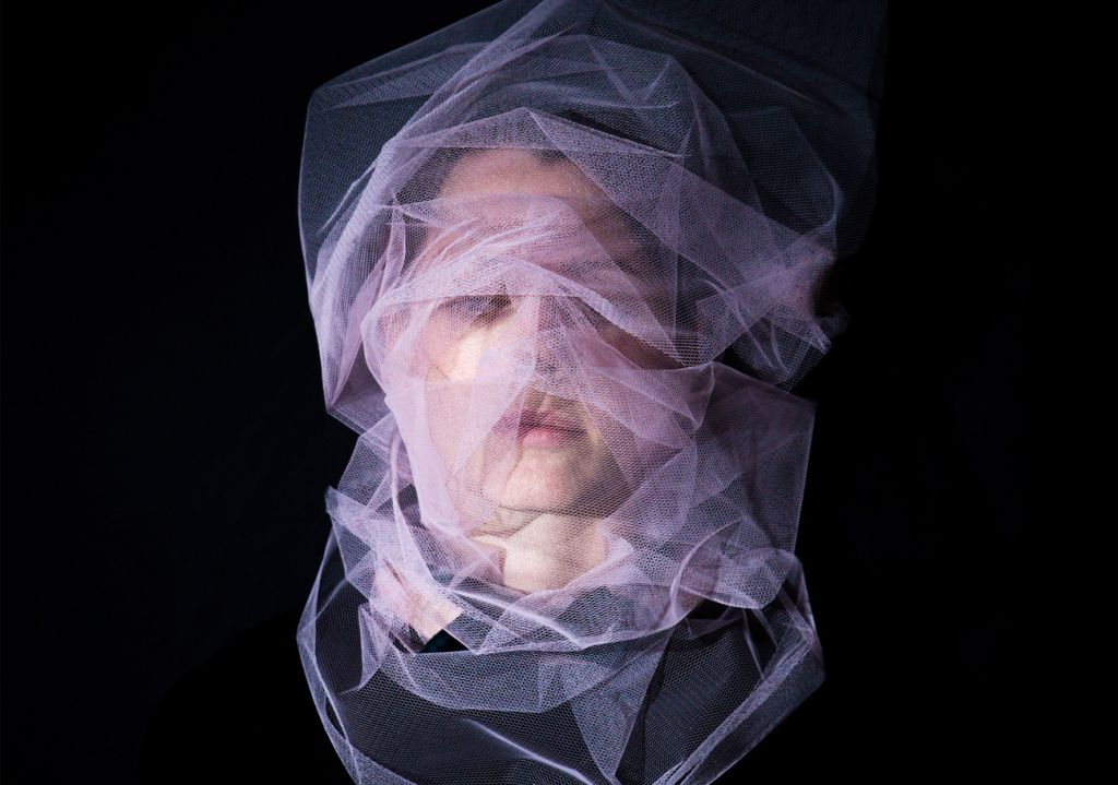 A world without media - the portraits of Pamela Chemla